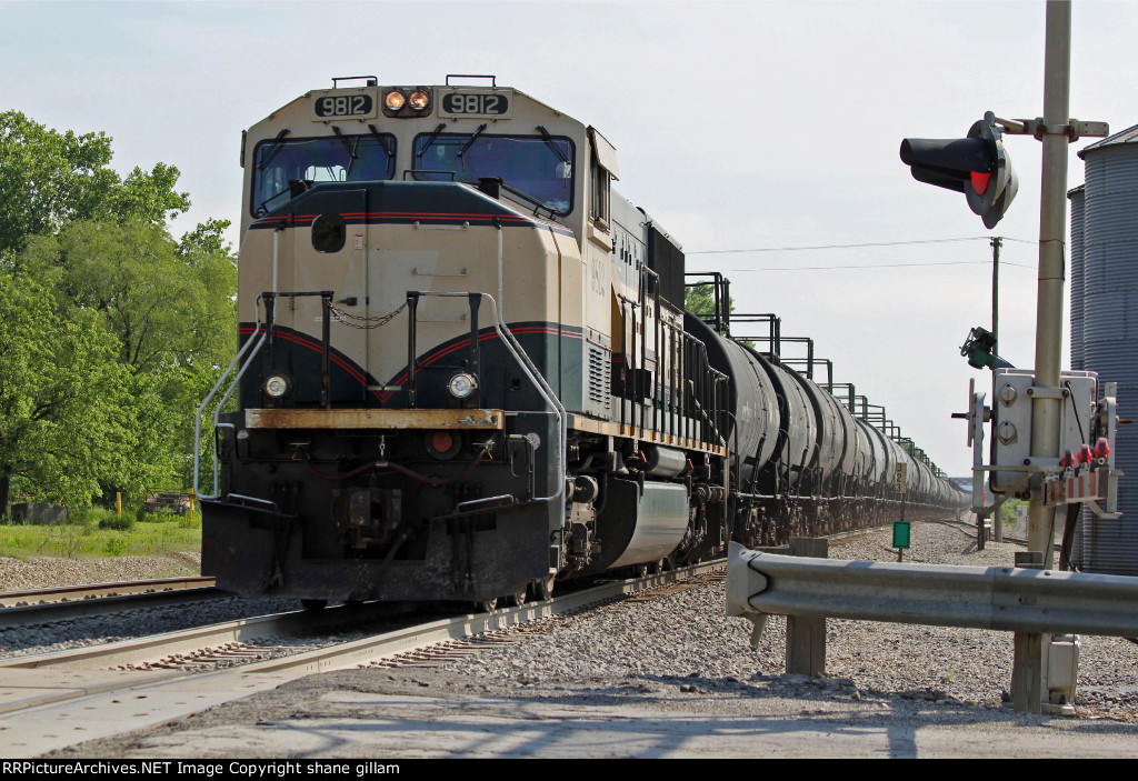 BNSF 9812 Workd Dpu on a corn syrup train!